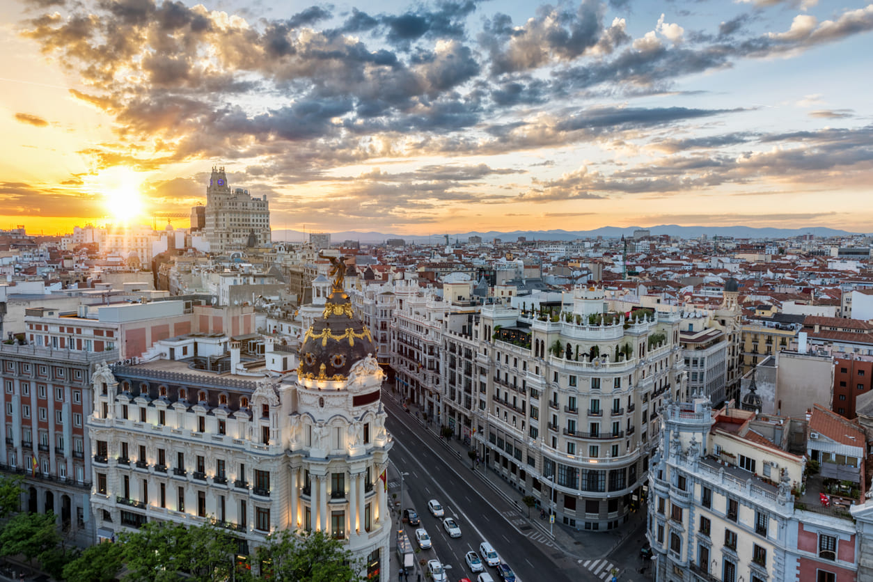 5 Edificios más emblemáticos de Madrid - KronosHomes